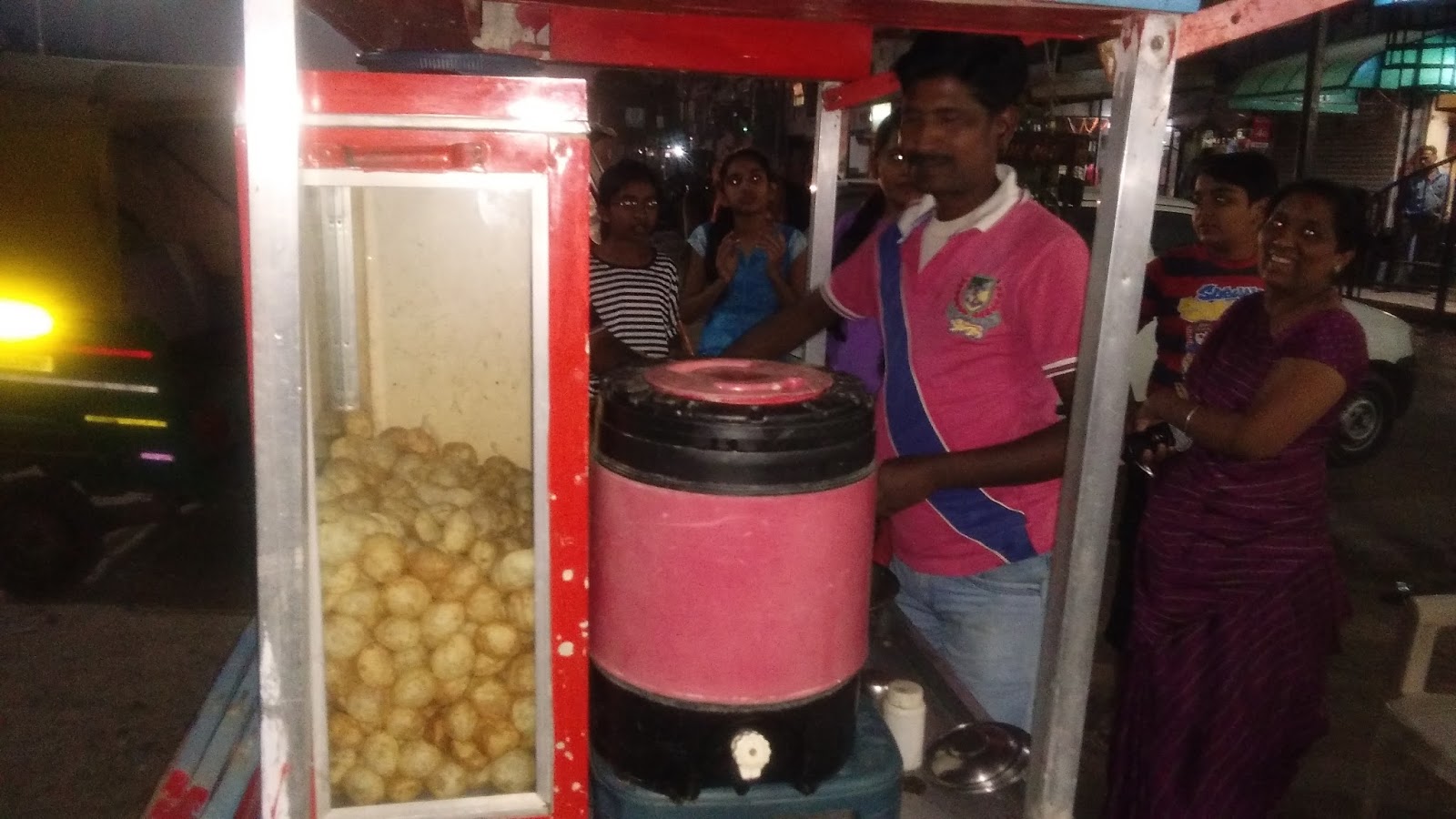 Street Food Vendors: Pani Puri Vendors in Gandhinagar