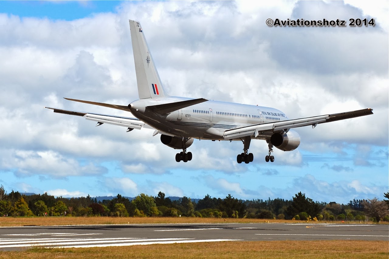 Aviationshotz: USAF C130 and a RNZAF B757
