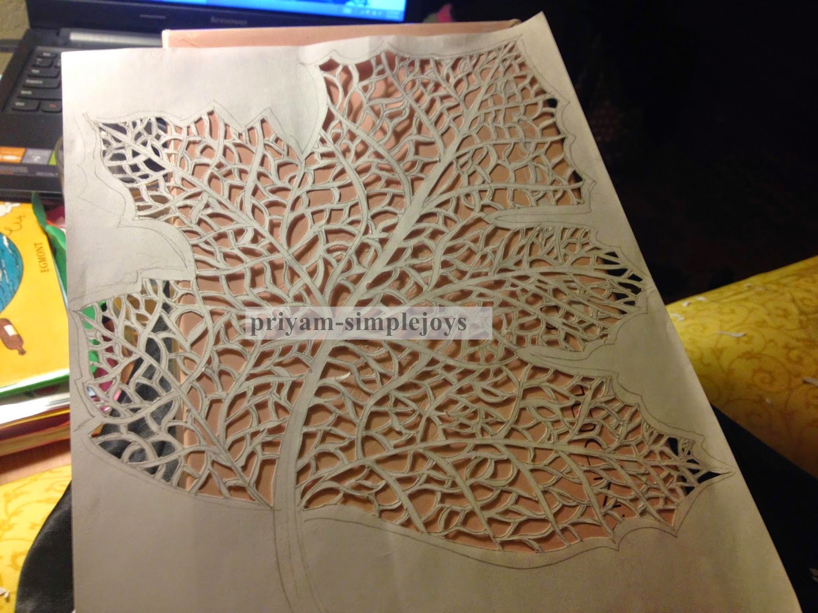 SimpleJoys: Paper Cut Leaf