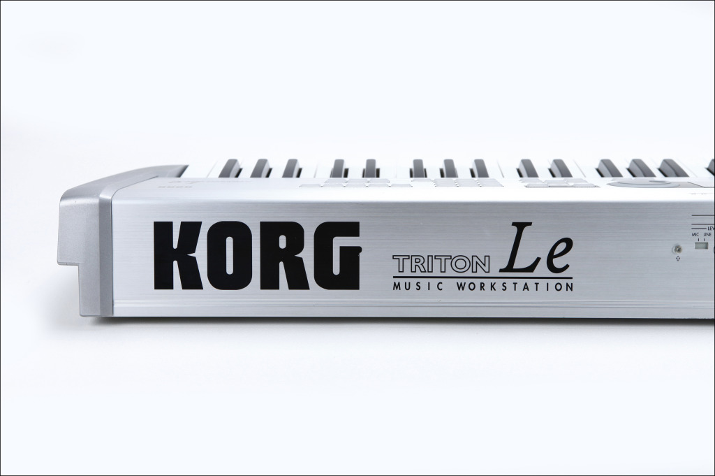 MATRIXSYNTH-B: Korg Triton LE 61 key synthesizer