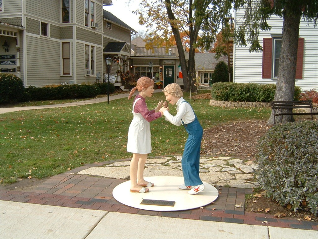 Mini Moon Mirror: Human Statues Are Complicated