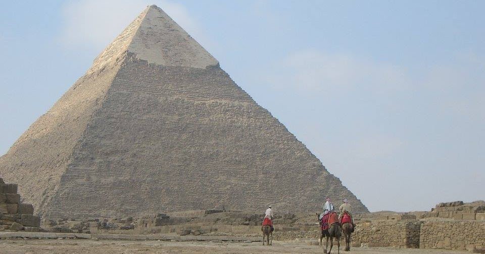 En el interior de la pirámide en Egipto