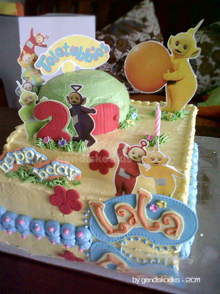 GENDISKOEKIS: Teletubbies birthday cake