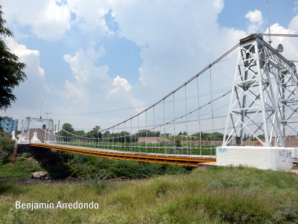 El Bable: Fierro y acero en el puente colgante de Cortazar, Guanajuato.