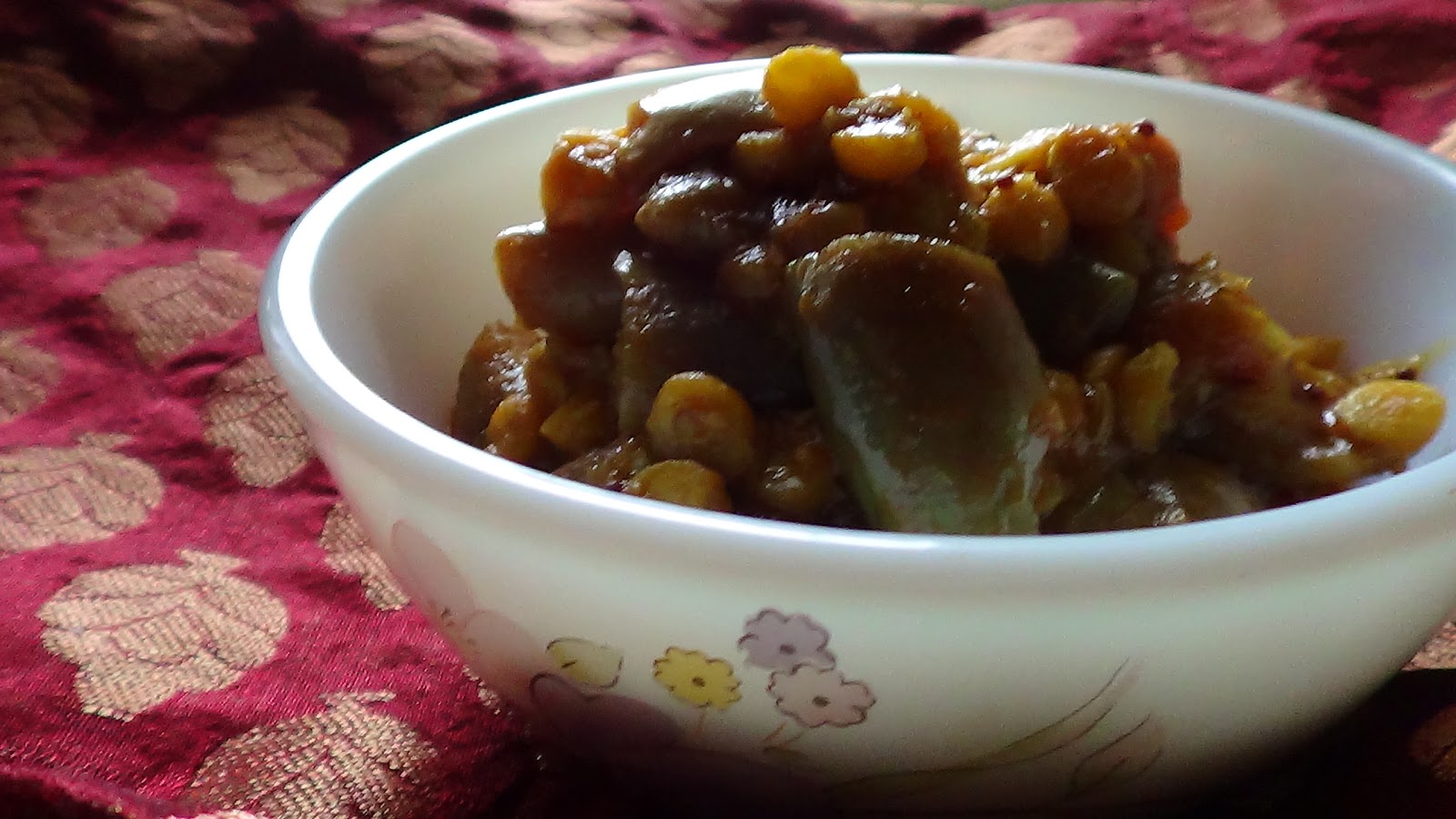 Brinjal and split chickpea curry | Indian Eggplant and chikpea curry ...