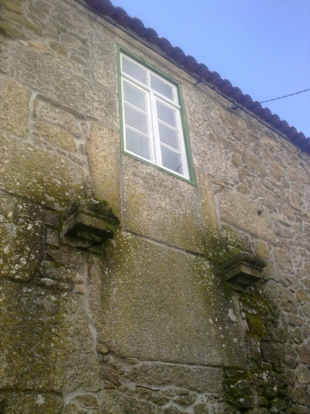 Pedacinhos...de saudade...: A janela e o postigo...