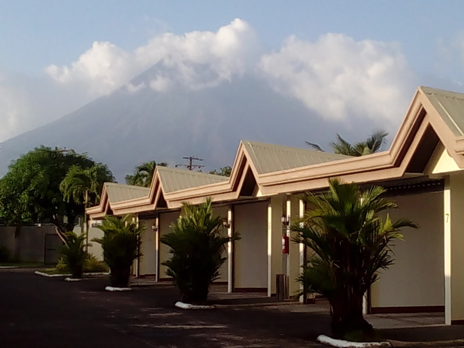 Tara...Let's go...: A Review on Neuhaus Inn, Legazpi City Albay Philippines