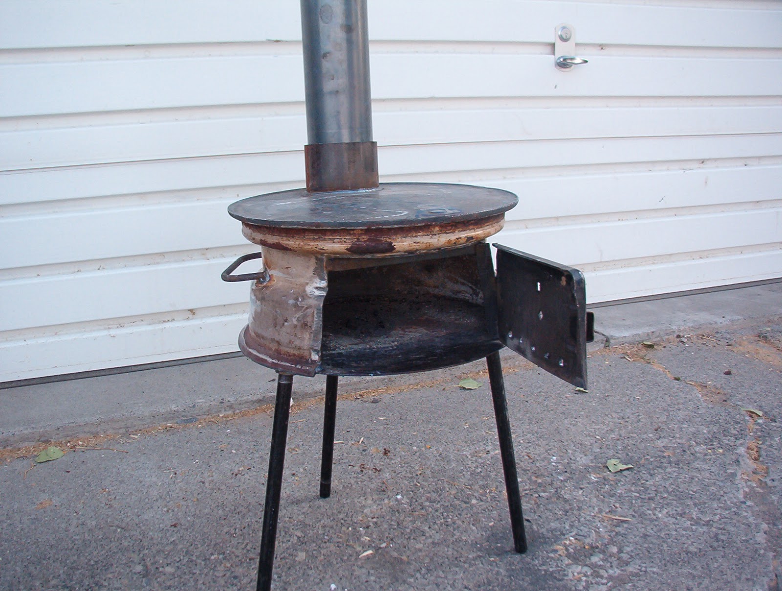 Redneck Preparedness: Tire Rim Stove - January Idea of the Month