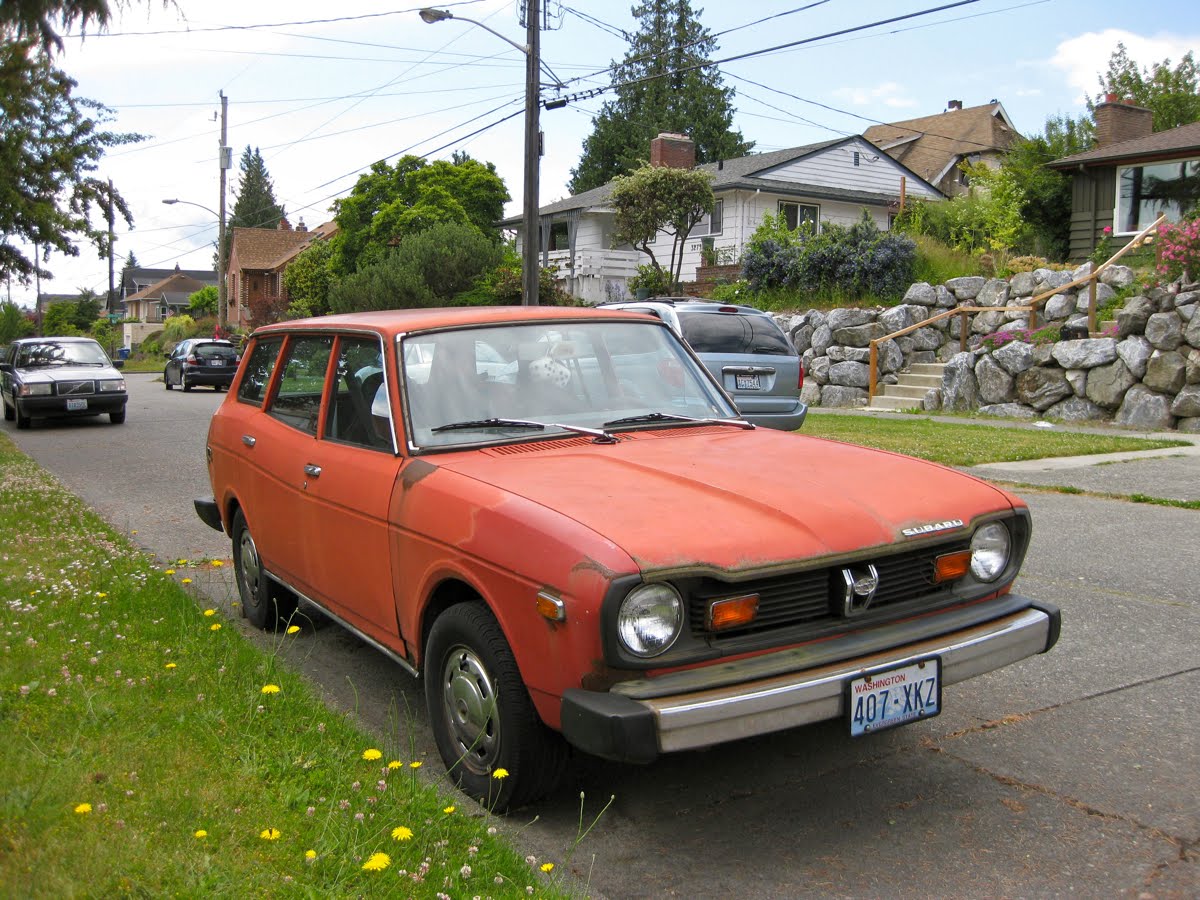 OLD PARKED CARS.: 1976 Subaru DL Wagon.