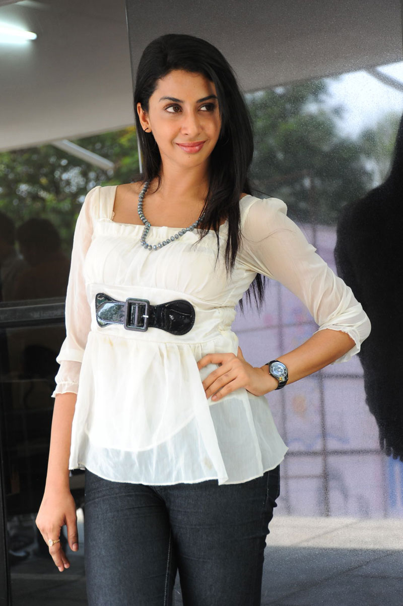 Gayatri Iyer Photo Gallery