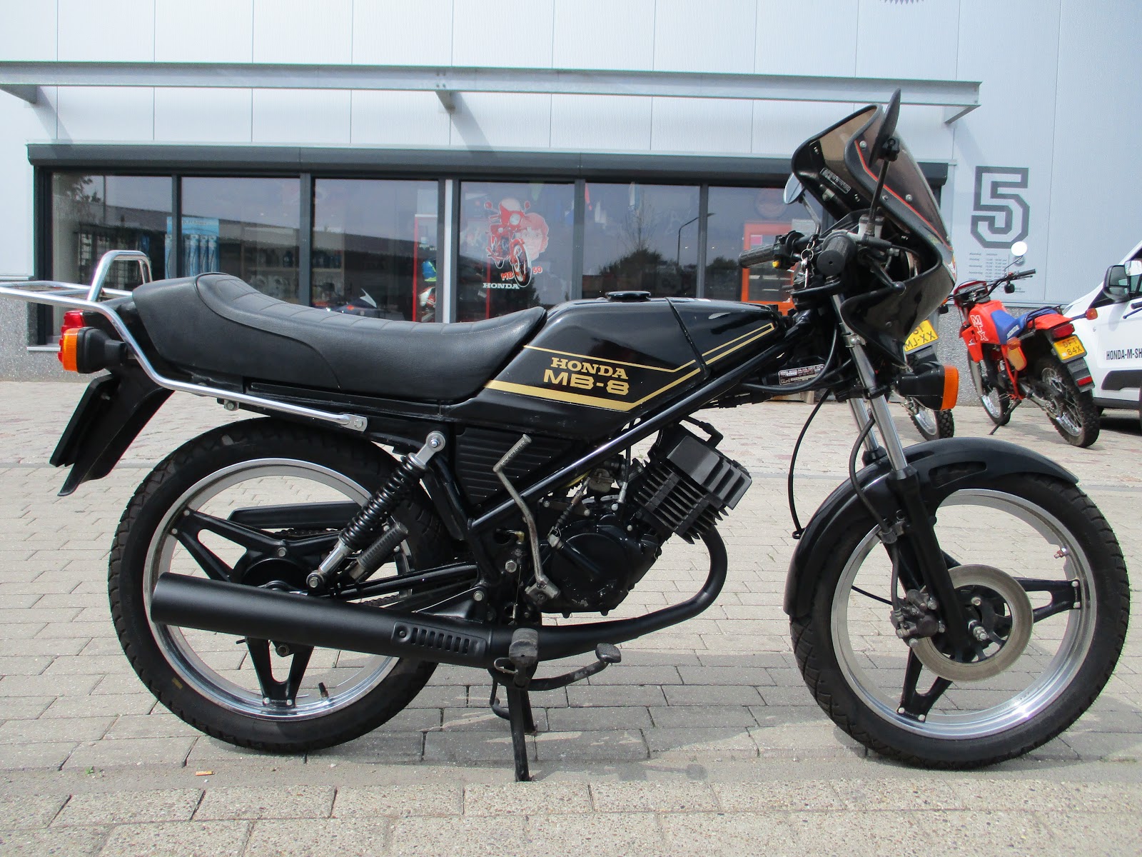 Honda M Club: Honda MB8