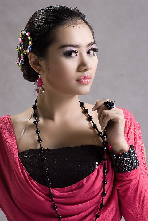 Myanmar Celebrities: Attractive Model Girl- Thiri Shin Thant