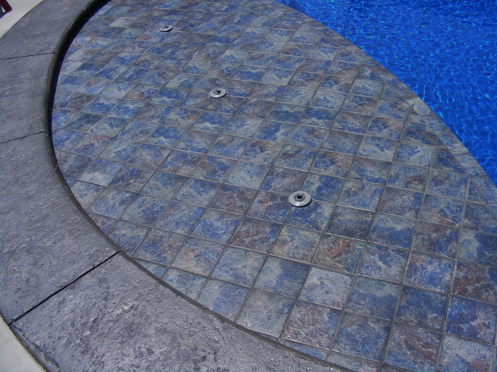 Pool Tile: Tanning Ledge with Bubblers