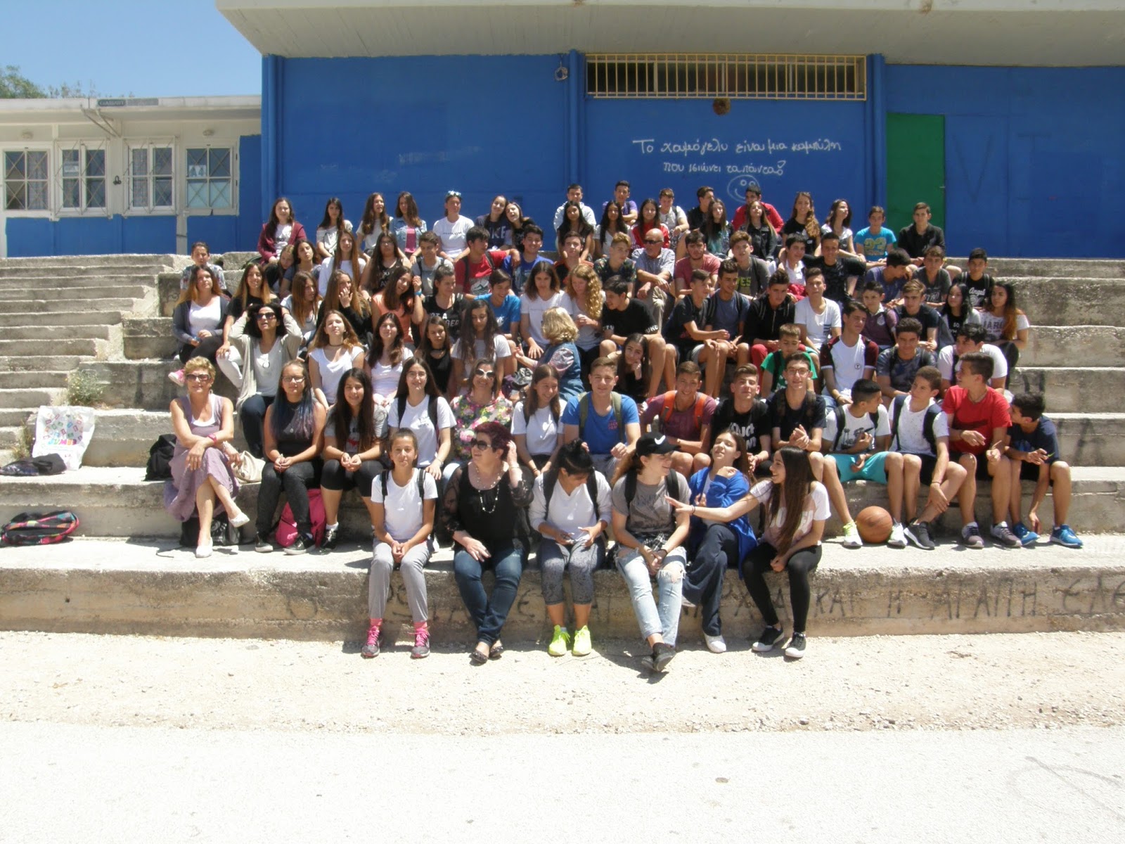 FILO(Β)LOGOS Μυτάκειον Ιστολόγιον: ΑΝΑΜΝΗΣΤΙΚΕΣ ΦΩΤΟΓΡΑΦΙΕΣ Γ΄ΓΥΜΝΑΣΙΟΥ ...