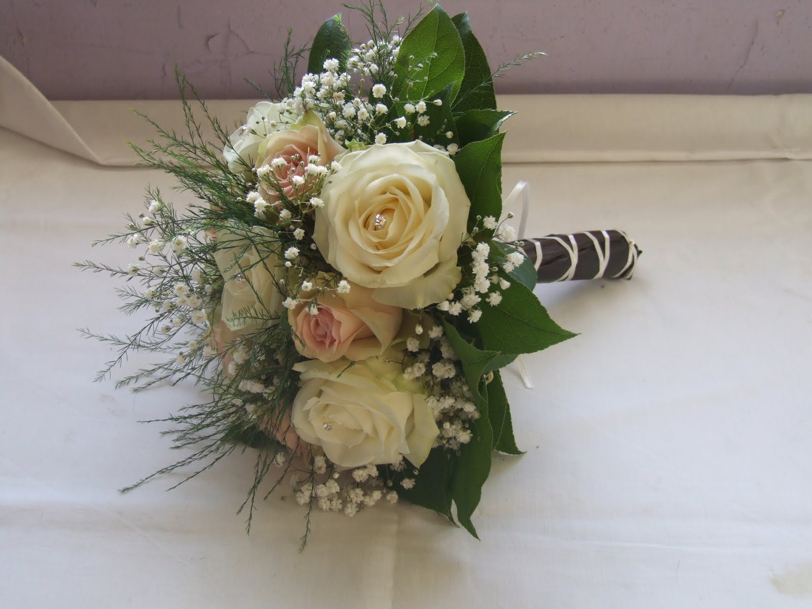 RJ's Florist: Ivory and pale pink roses