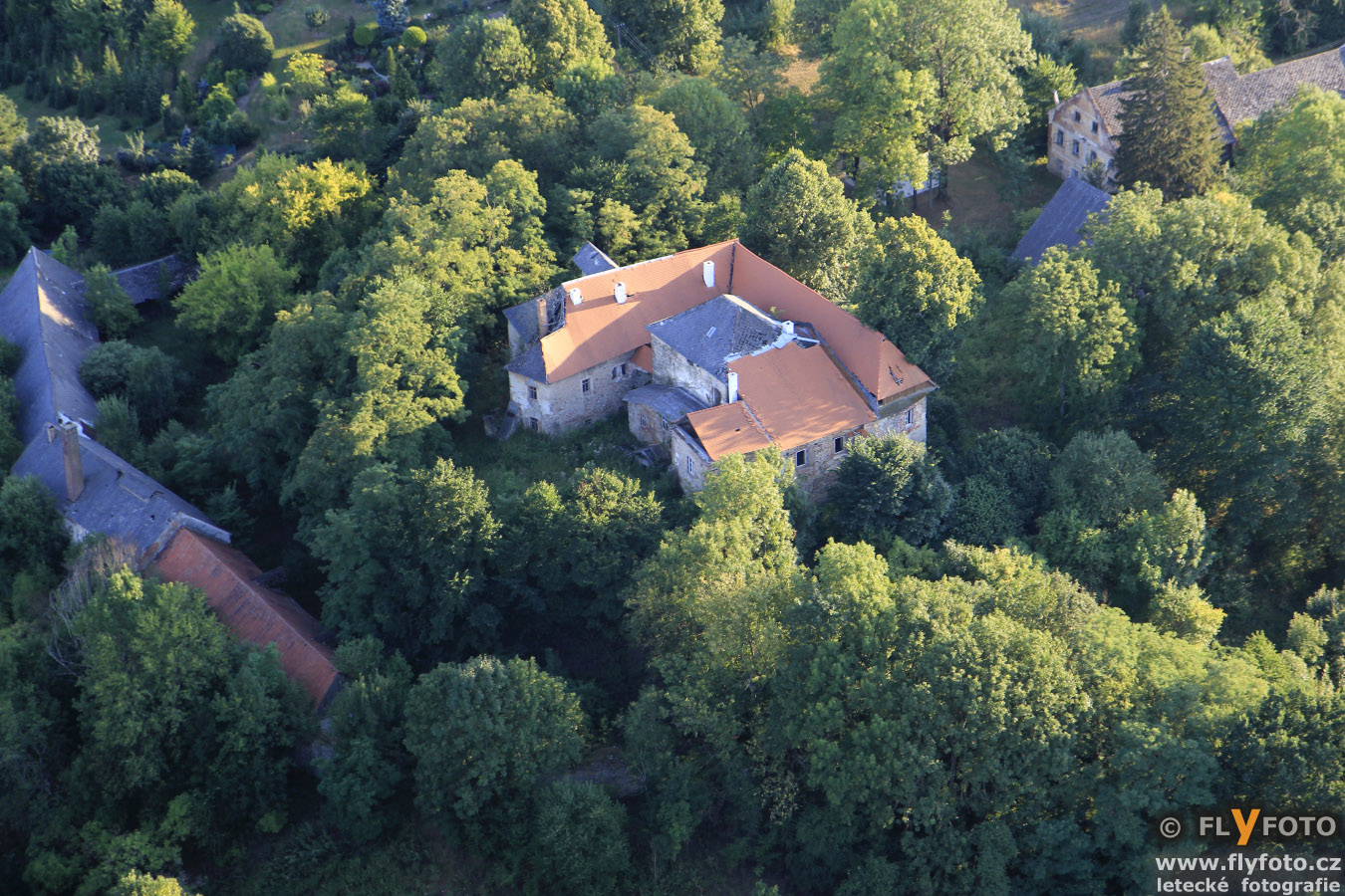 FLyFOTO letecká fotografie a video: Strážov