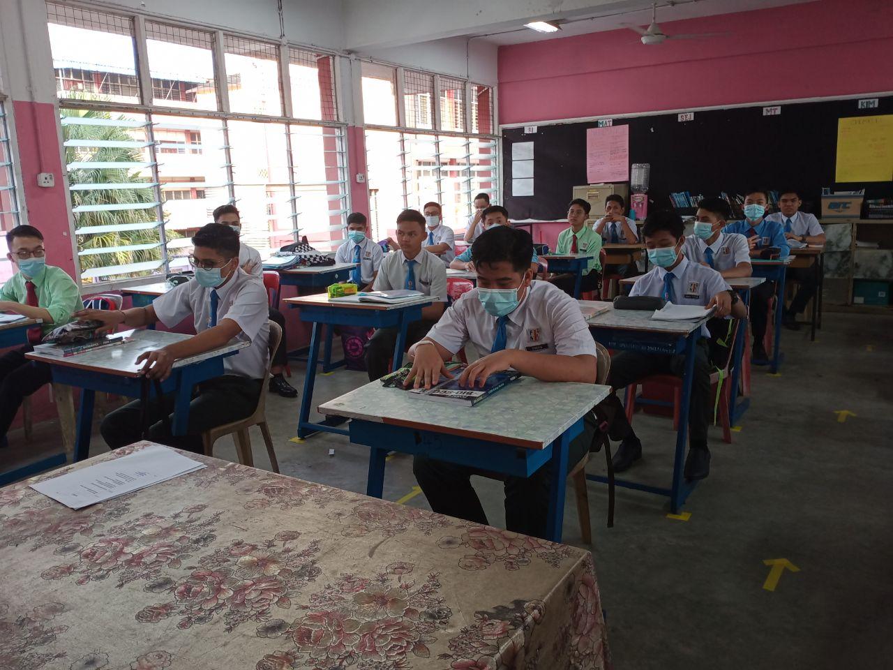 Pemantauan PPD Kluang untuk Pendaftaran semula pelajar Tingkatan 4 ke ...