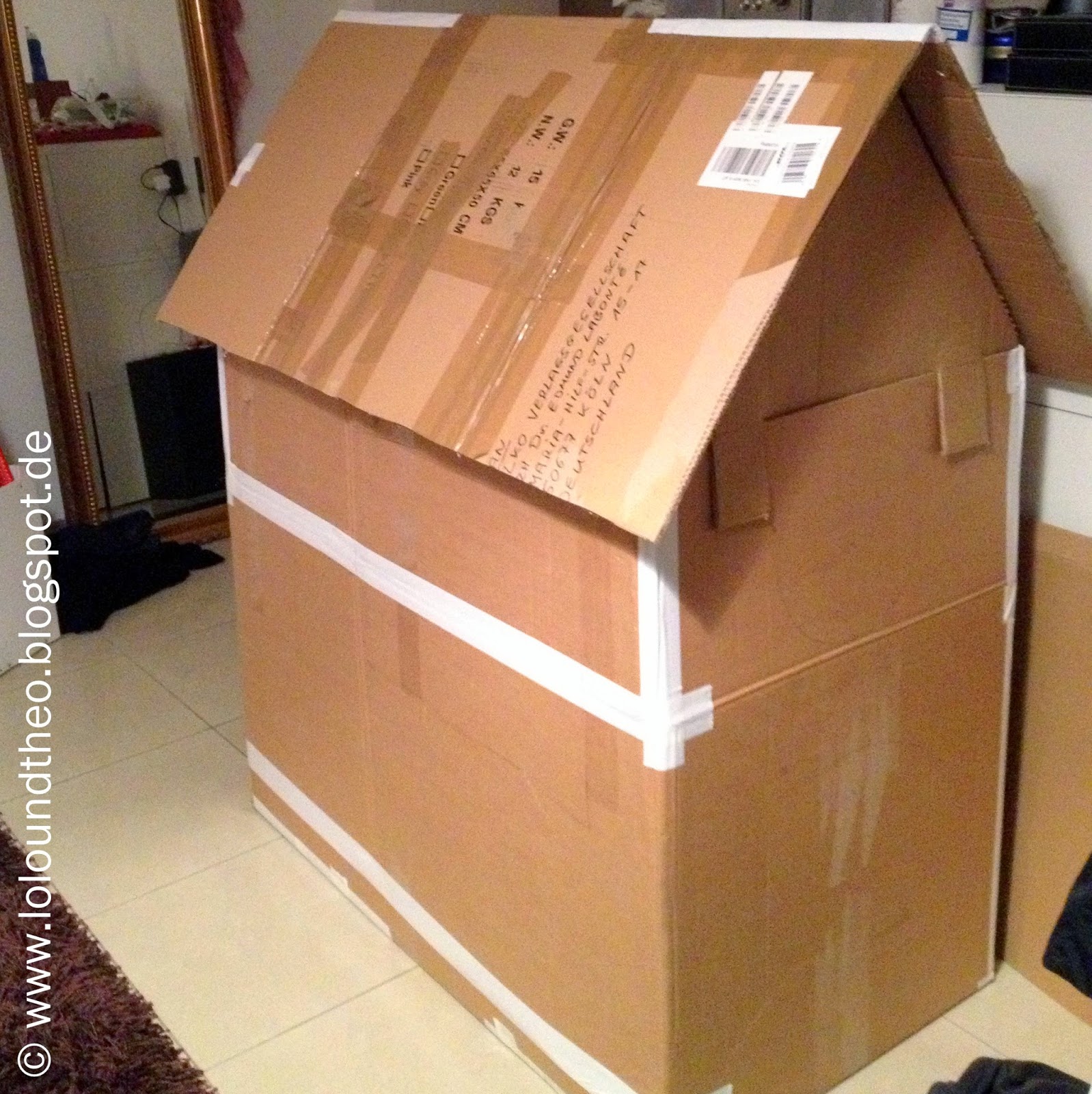 Lolo und Theo: Ein kunterbuntes Spielhaus - selbstgemacht aus Pappkartons