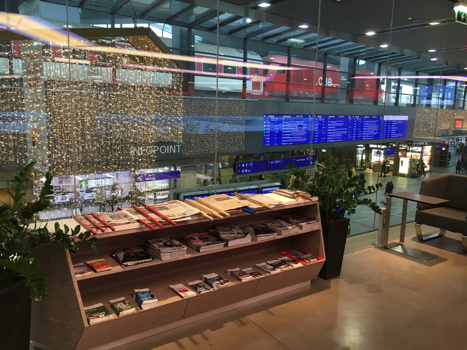 Wien Hauptbahnhof OBB Lounge for First Class and Business Class Railjet ...