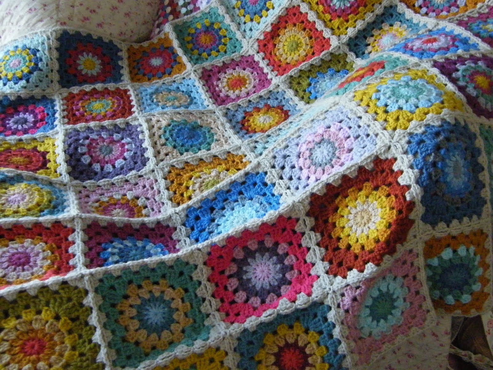 Annie's Place: Solid 'Willow' Crochet Block How-To