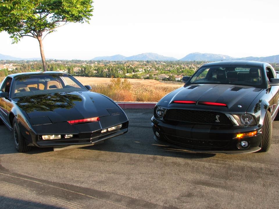 KITT 2000 Y KITT 3000 REPLICA EL COCHE FANTASTICO