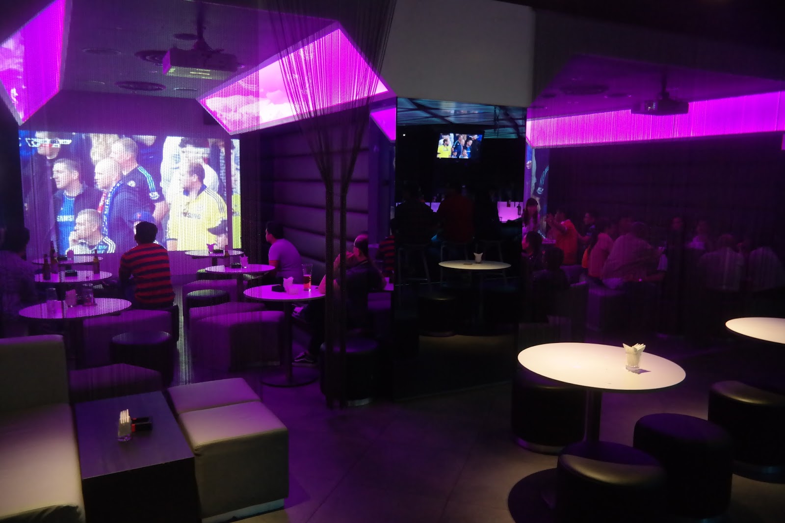 E-Wen Hooi: Night Life at The Cloud 9 Bar @ Resorts World Genting