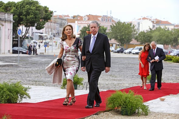 БЛОГ "UM JEITO MANSO" ПРОСИТ МИРА: O BES e o Expresso. O BES e a ...