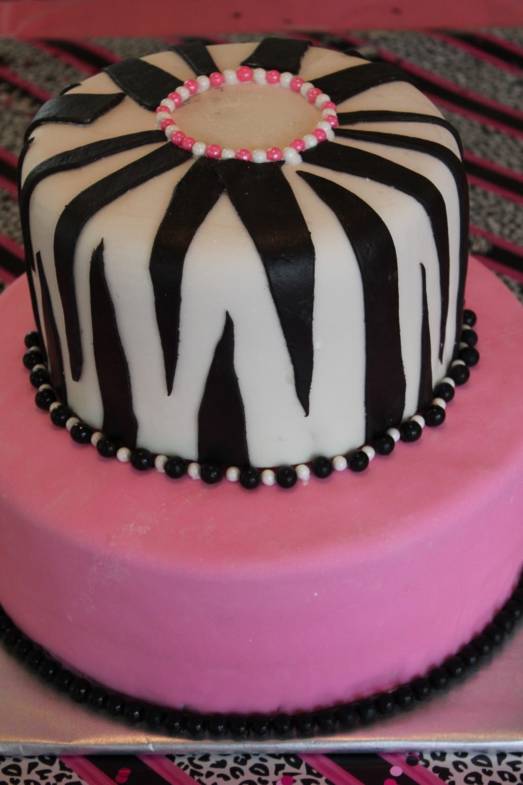 Katie Kay's Kitchen: Kaylen's 8th Birthday Party Cake!