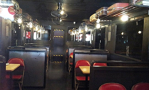 (Eat to Live) or (Live to Eat): Theme cafe