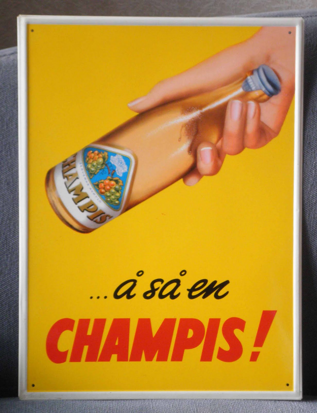 form55: Tre reklamskyltar i plåt