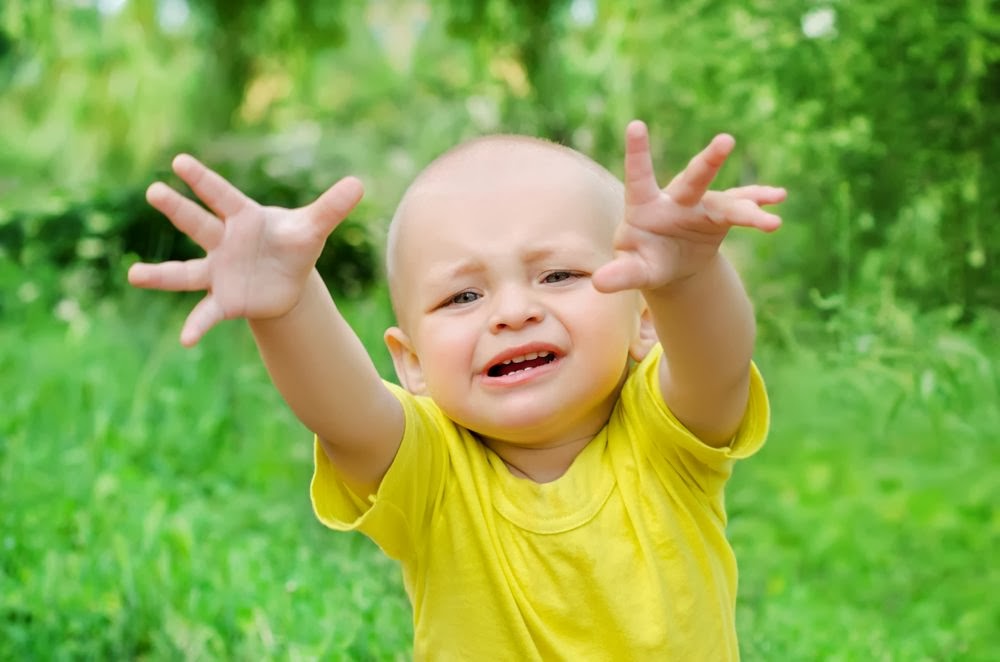 Scoala parintilor: De ce vrea bebe numai in brate