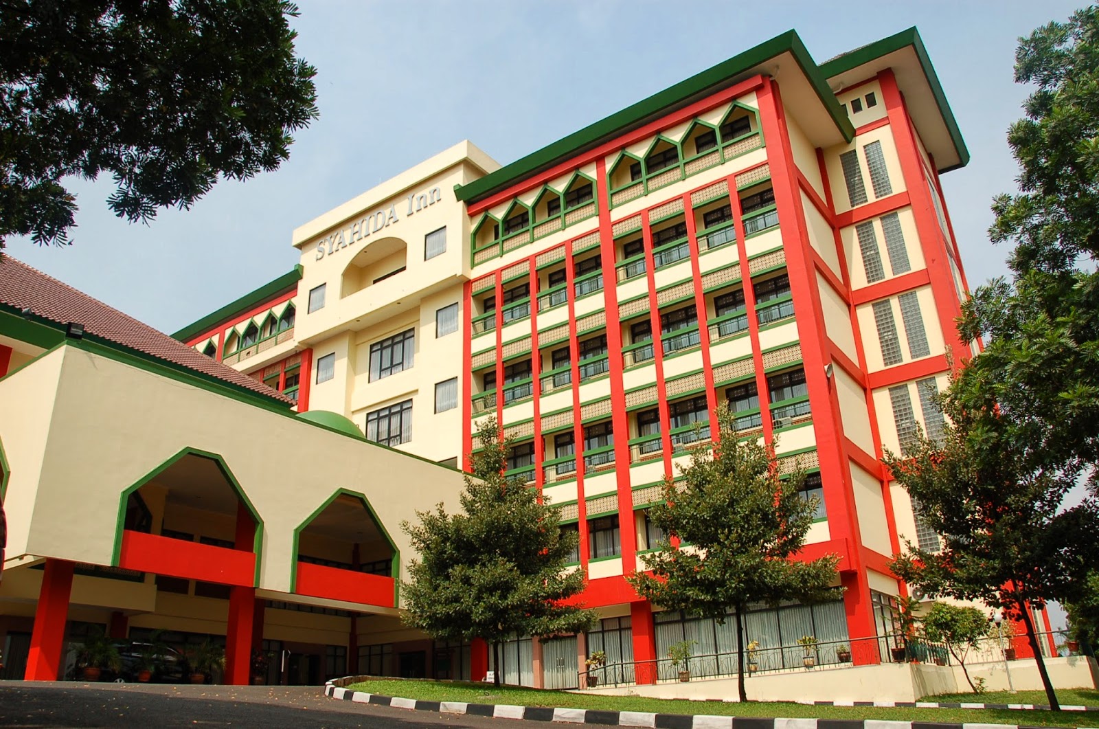 MAKE ME UP : Syahida Inn