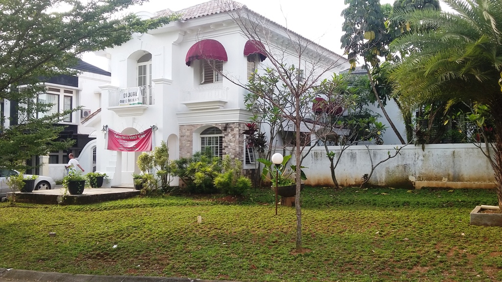Rumah dengan Tanah Luas di Sierra Madre Sentul City (code:82)