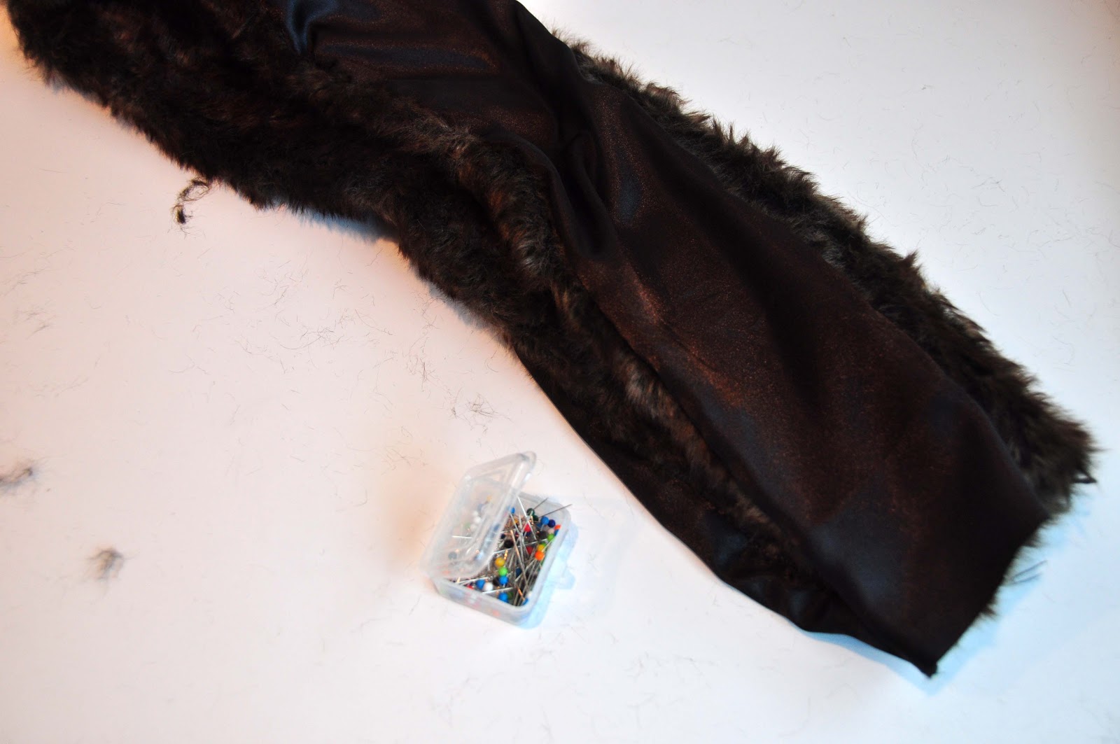 Aesthetic Nest: Sewing: Faux Fur Infinity Scarf for Women (Tutorial)