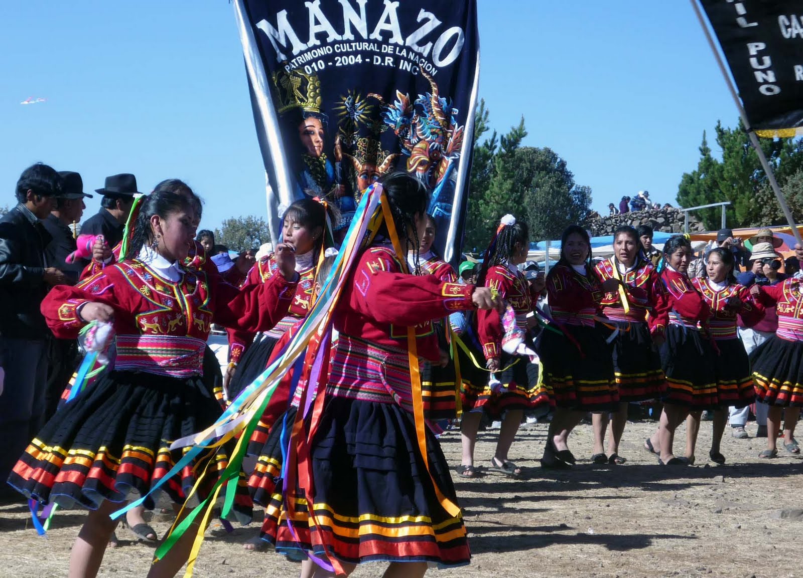Sikuris del Barrio Mañazo: ASI ES EL SIKU EN CANCHARANI ESTE 21