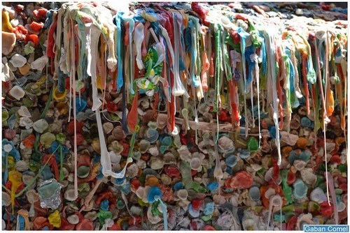 Banggunan Ini Dihiasi Dari Benda Berlendir Iaitu Gula-gula Getah ...