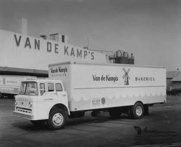 Vintage Delivery Trucks On Main Street U.S.A.: A Pictorial - Page 18 ...