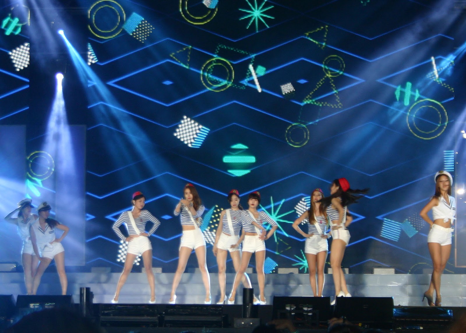 The Global Digest: K-Pop photos