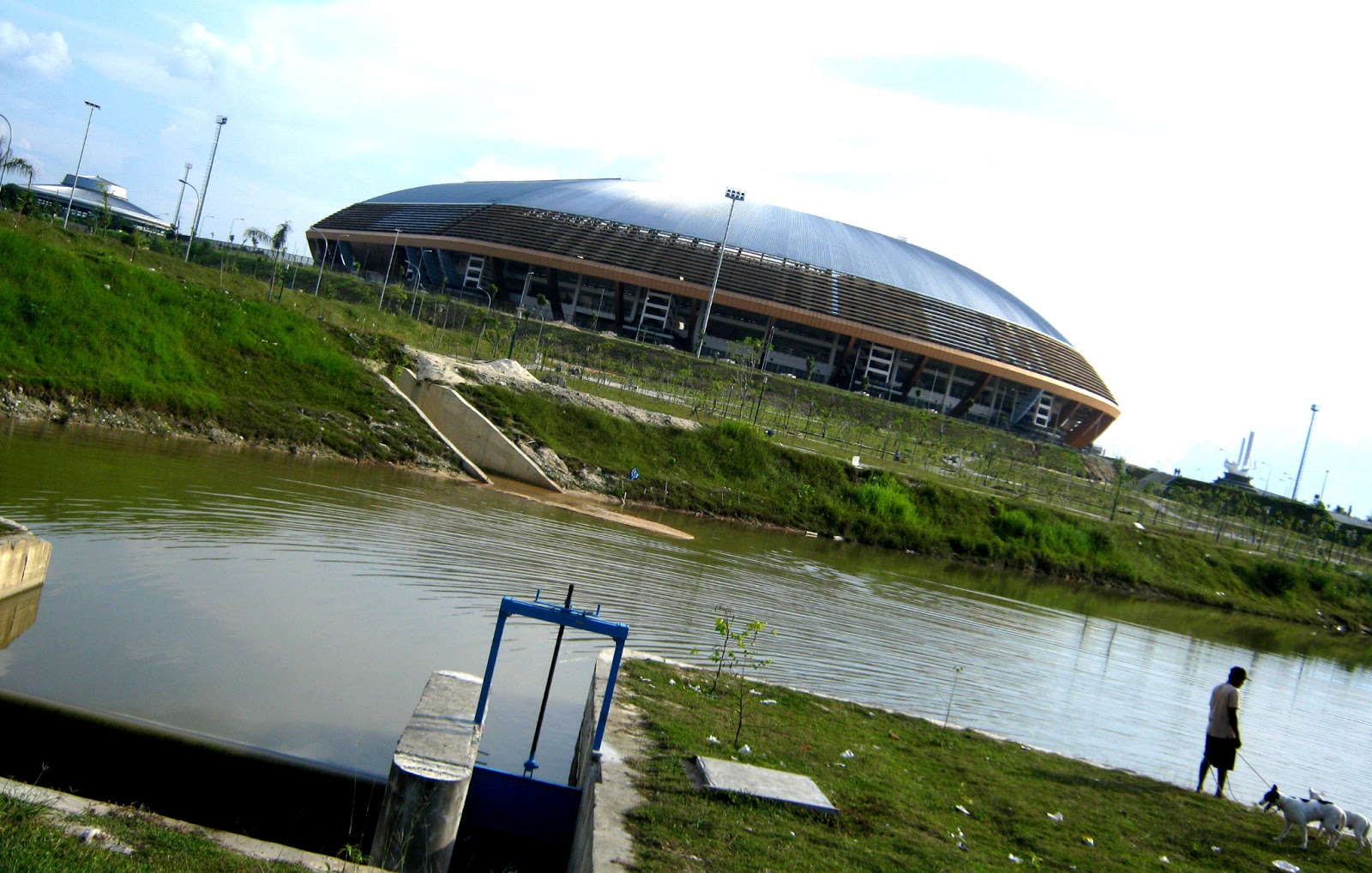 Lari-lari Sore di Komplek Stadion Utama Riau | Keliling Riau