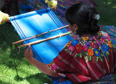 CONOCIENDO GUATEMALA: Mujer Tejiendo