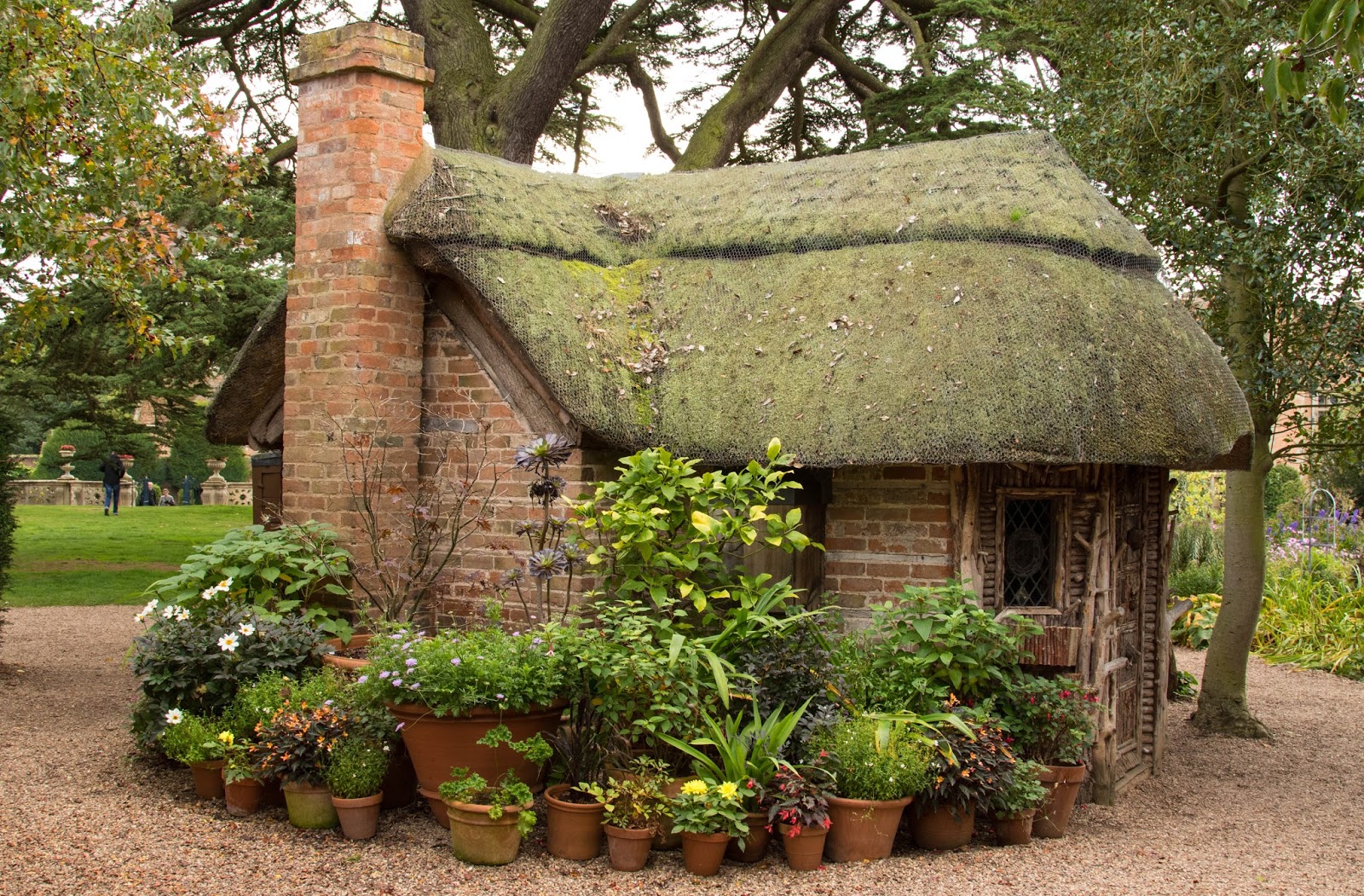 Escapes and Photography: Charlecote's mysterious Summer House
