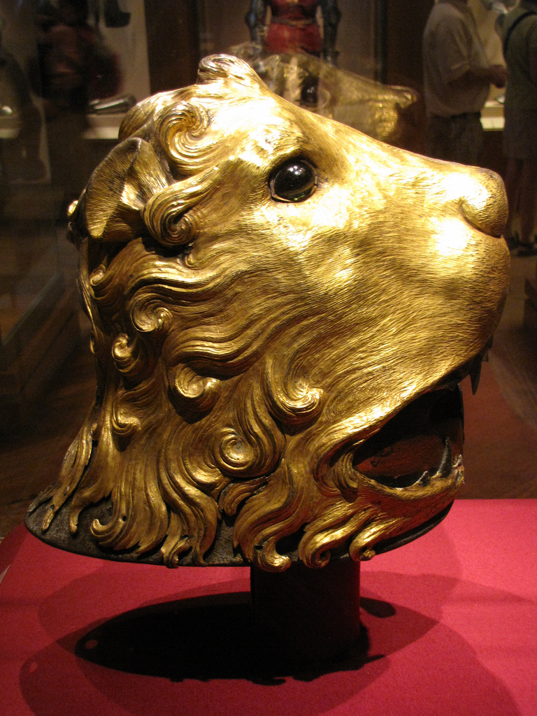 Korok csodái: Grotesque helmet and other parade helmet / Groteszk és ...