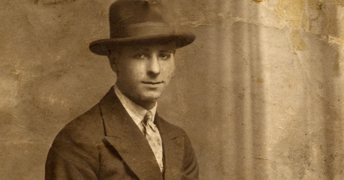 Picture Book Den: Playing with Poetry • Lynne Garner