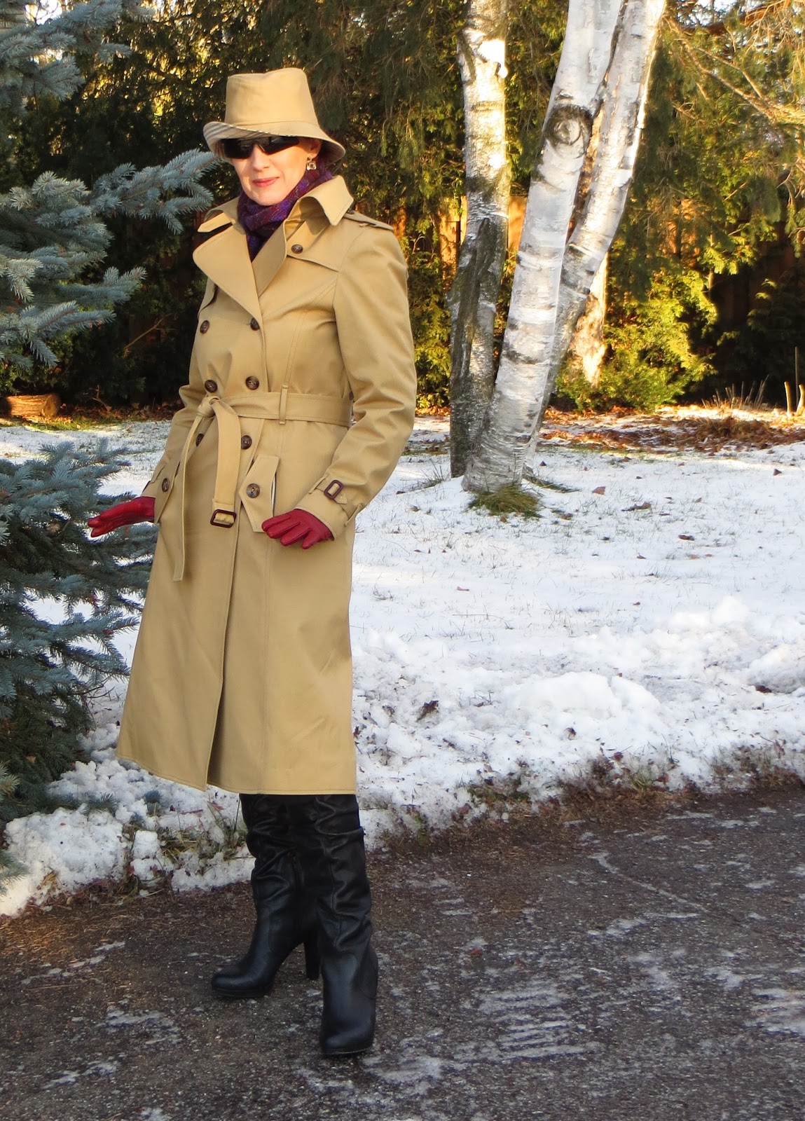 StraightJacket Muse: Spy versus spy: Bur6erry trench coat revealed