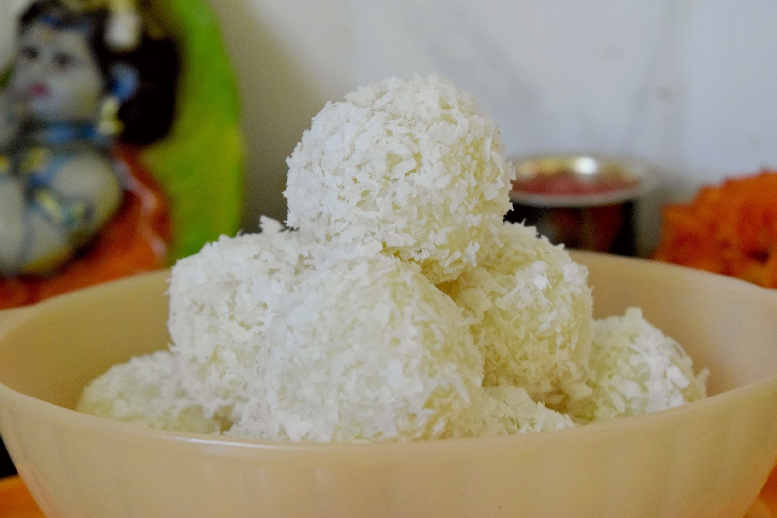 Poorni's Cookbook: Coconut Laddoo/ Coconut Laadu/ Coconut Laddu ...