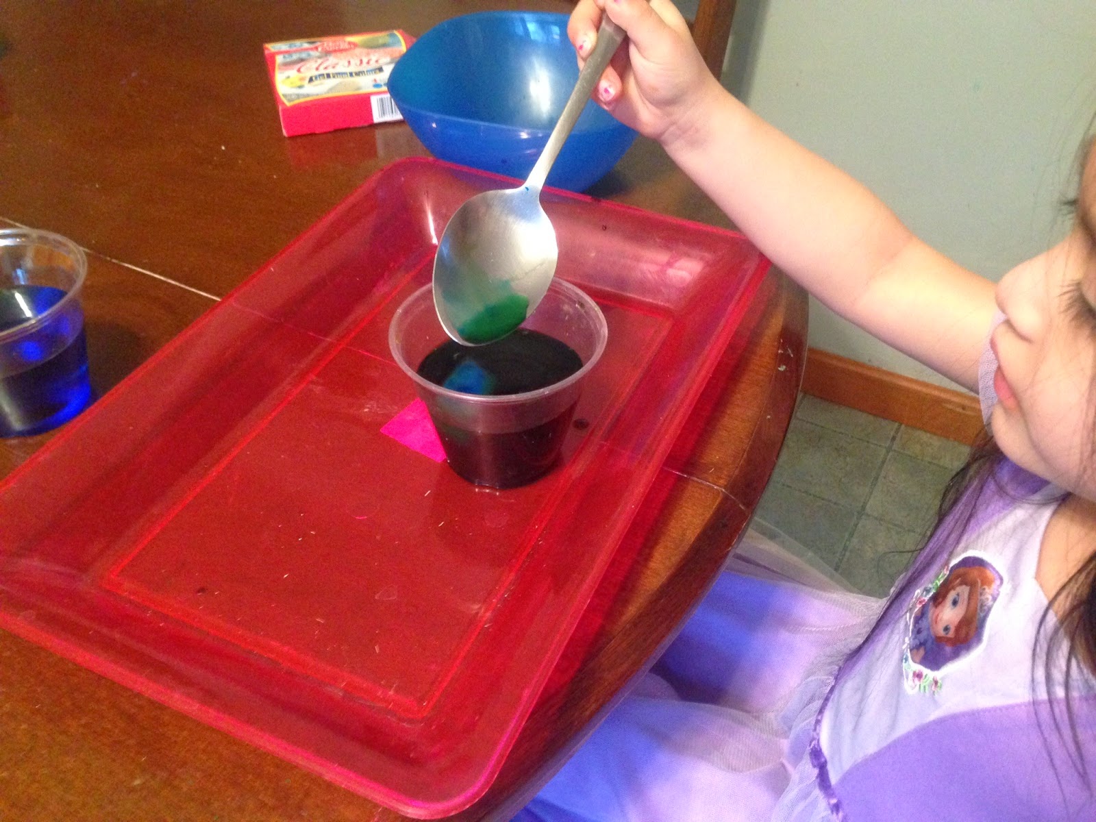 Teaching Munchkins: Mad Science Monday: Color Mixing Fun!
