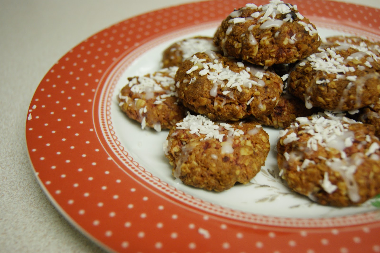 Anne's Kitchen: Beetroot and Oat cookies with Sugar Icing