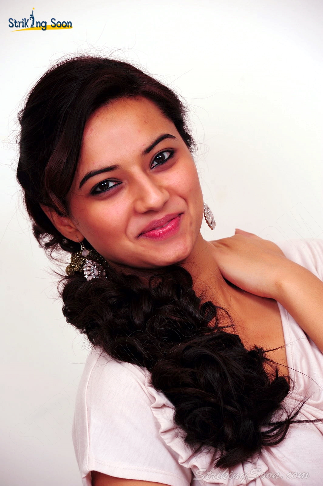 Isha Chawla Photoshoot Images « strikingsoonofficial