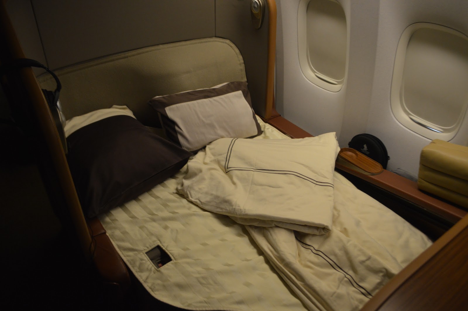 Singapore Airlines First Class on the Boeing 777-300 : SQ238 Melbourne ...