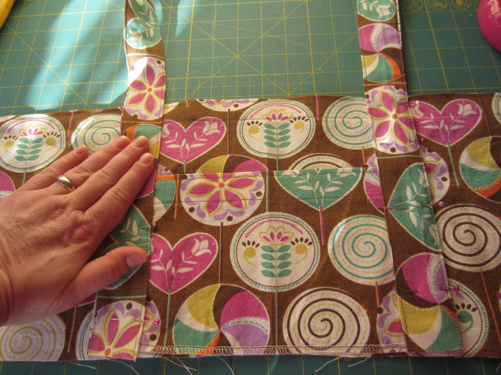 handmade dress haven: The Perfect cloth shopping bag - a tutorial